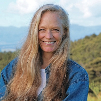 Suzy Amis Cameron in conversation with Juan López de Uralde - Hay ...