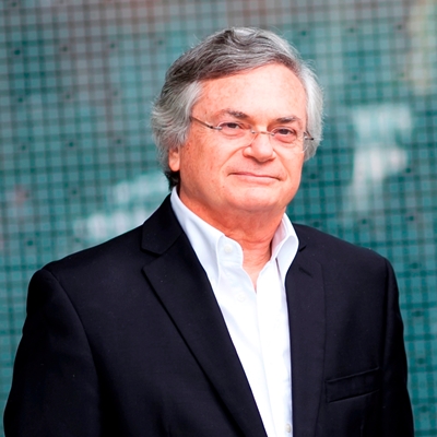 Moisés Naím in conversation with Michael Stott - Hay Festival - Hay ...